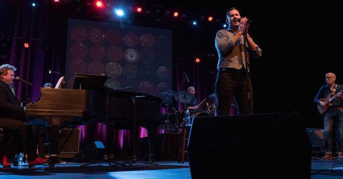 Musicians recreate Simon & Garfunkel concert at Miller Auditorium ...